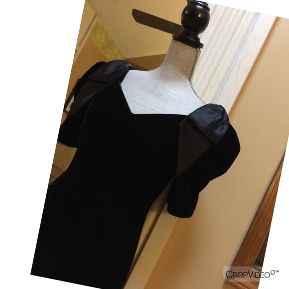 Vintage | Dresses | True Vintage Filigree Velvet Pinup Wiggle Dress 6 ...